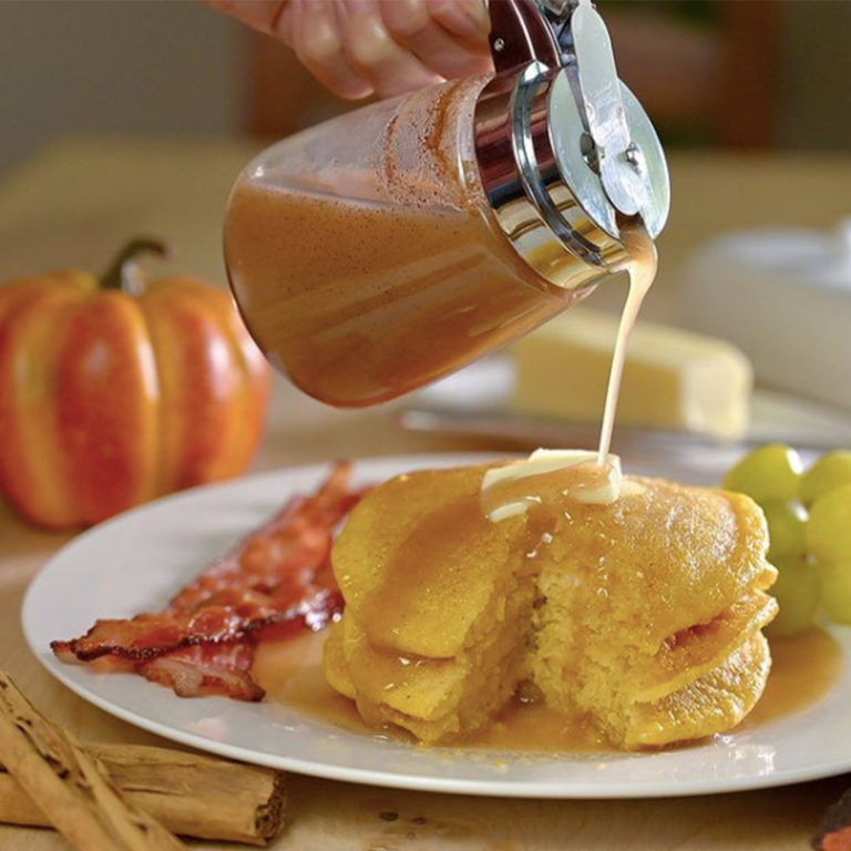 Pumpkin Pancakes With Cinnamon Cream Syrup - Los Foodies Magazine