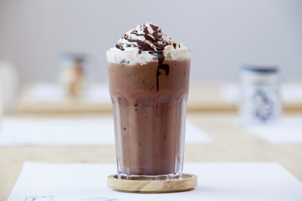 Chocolate and Red Chile Milkshake - Los Foodies Magazine